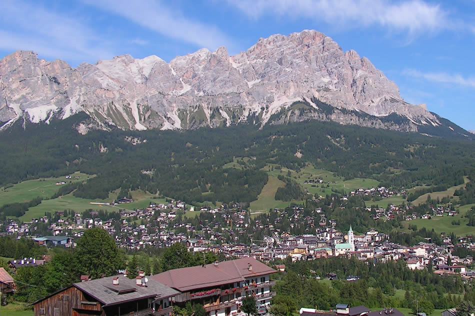 Cortina Ski Resort Italy | Dolomiti Skiing | Mountain Holidays