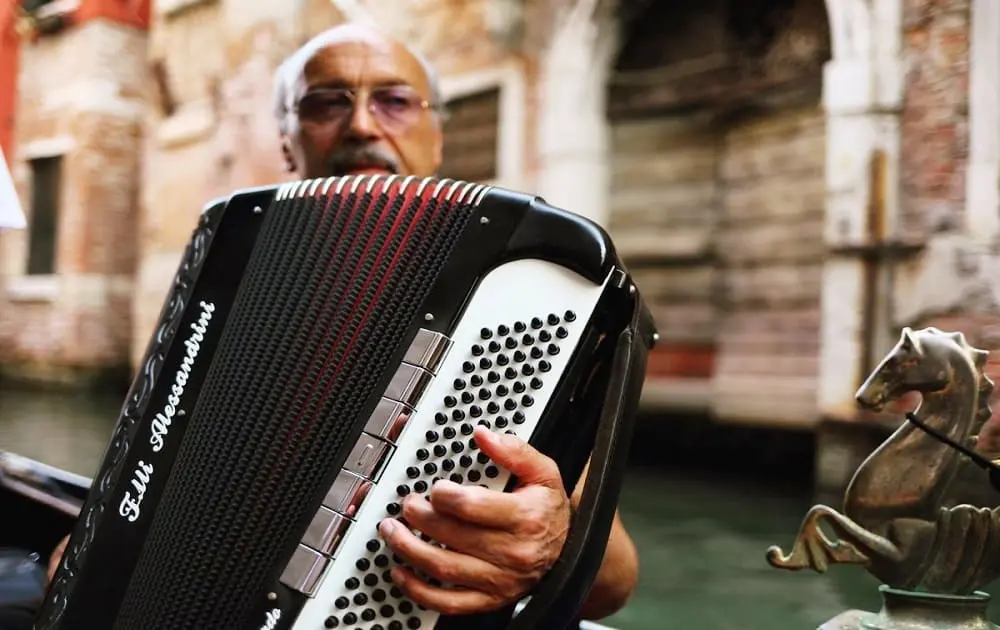 Private Gondola Tour with Music Venice | Book Online