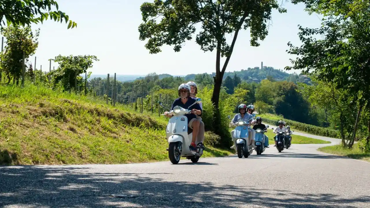 Vespa Rent | Vespa tour of the Prosecco Hills in Veneto, Italy