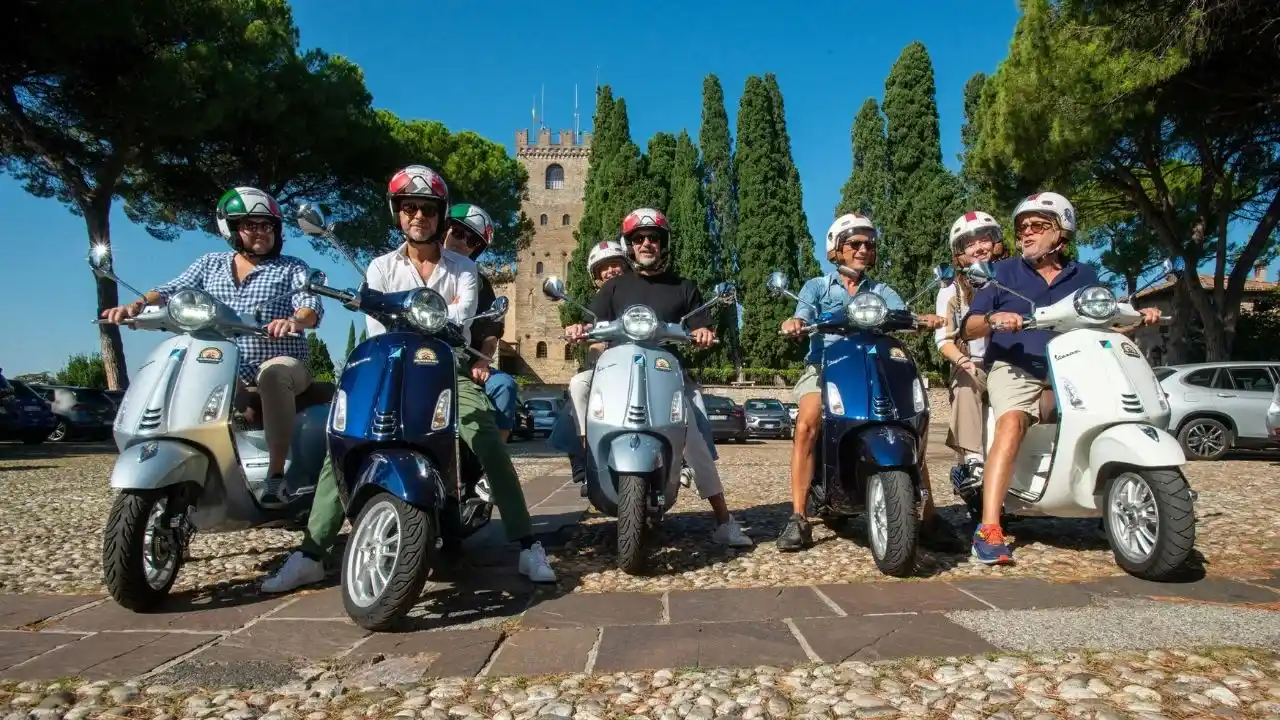 Vespa Rent | Vespa tour of the Prosecco Hills in Veneto, Italy