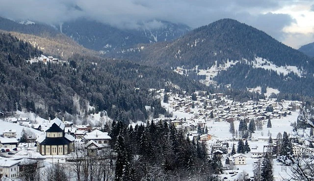 Mountain Holidays in Tre Valli Italy Dolomites Ski Resorts